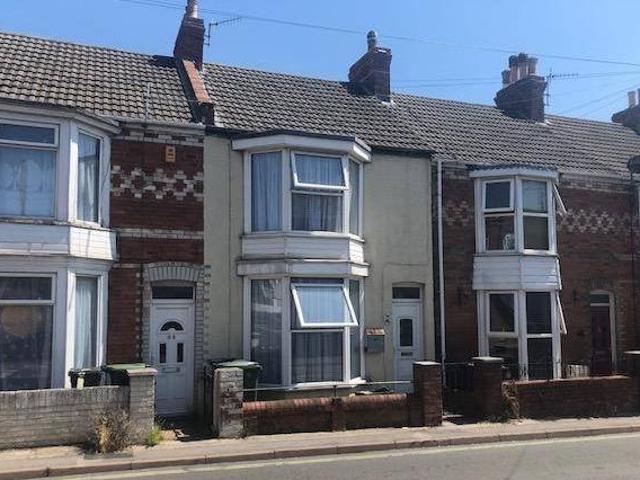 2 bedroom terraced house for rent in Newstead Road Weymouth DT4