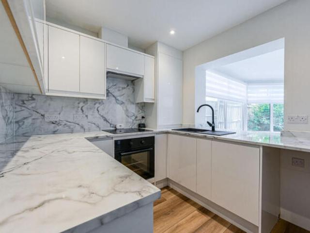 2 bedroom terraced house for rent in Newton Terrace, Bromley, BR2