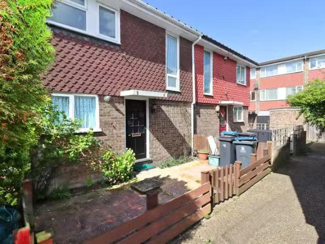 2 bedroom terraced house for rent in Smith Street, Surbiton, KT5