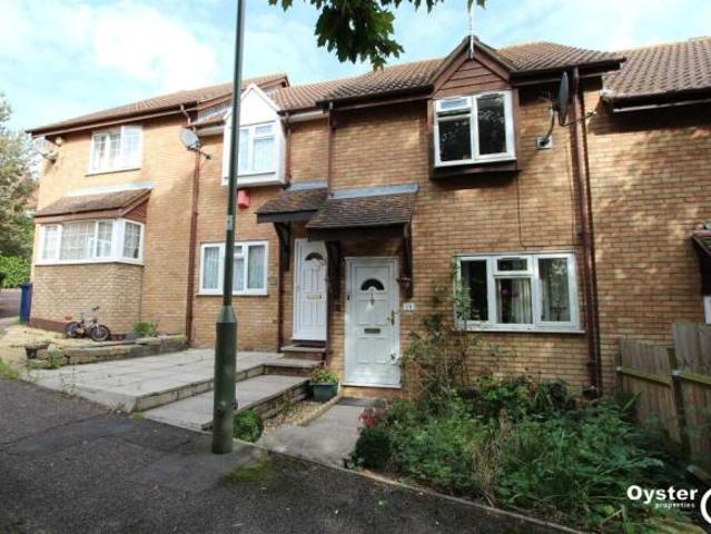 2 bedroom terraced house for rent in Snowdon Drive, London, NW9