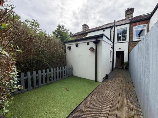 2 bedroom terraced house for rent in Souldern Street, Watford, WD18