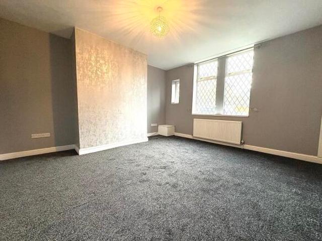 2 bedroom terraced house for rent in South Street, Oakenshaw, BRADFORD, BD12