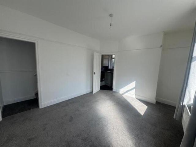 2 bedroom terraced house for rent in South Street, Denholme, Bradford, BD13