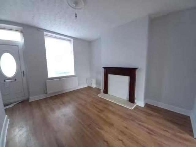 2 bedroom terraced house for rent in South Street, Sunnybrow.