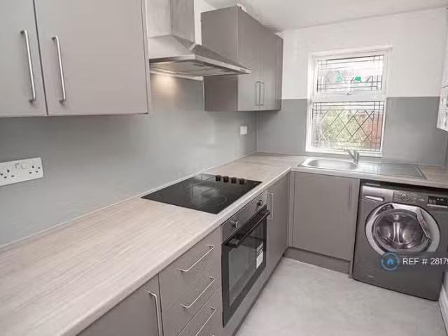 2 bedroom terraced house for rent in Somerset Road, Doncaster.