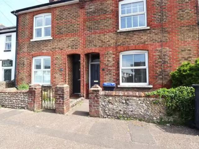 2 bedroom terraced house for rent in Sompting Road, Broadwater.