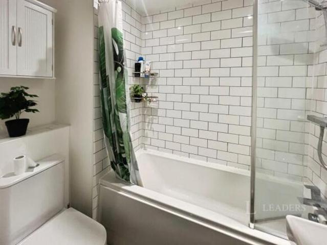 2 bedroom terraced house for rent in Saxelbye Avenue, DE1