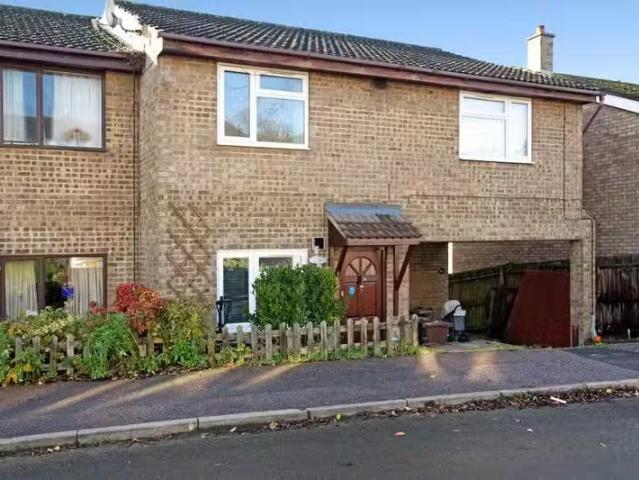 2 bedroom terraced house for rent in Salisbury Road, Harpenden.