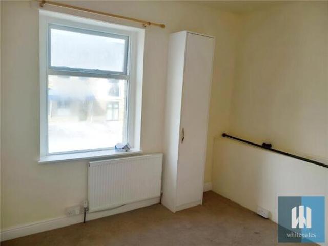 2 bedroom terraced house for rent in Schofield Lane, Moldgreen, Huddersfield, HD5