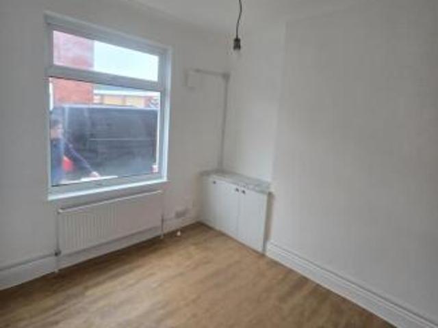 2 bedroom terraced house for rent in Scotland Street, Manchester, M40