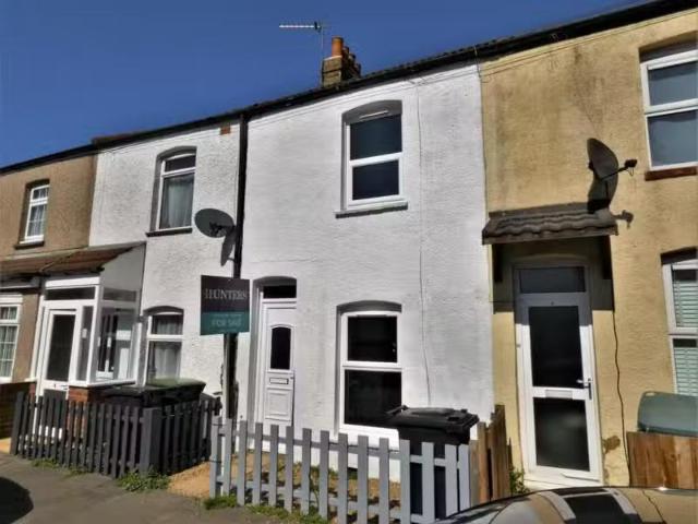 2 bedroom terraced house for rent in Seymour Road, Northfleet.