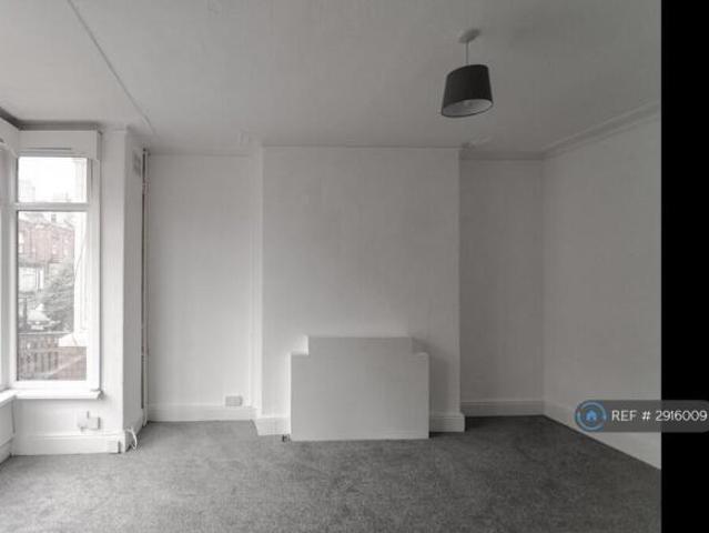 2 bedroom terraced house for rent in Seaforth Place, Leeds, LS9