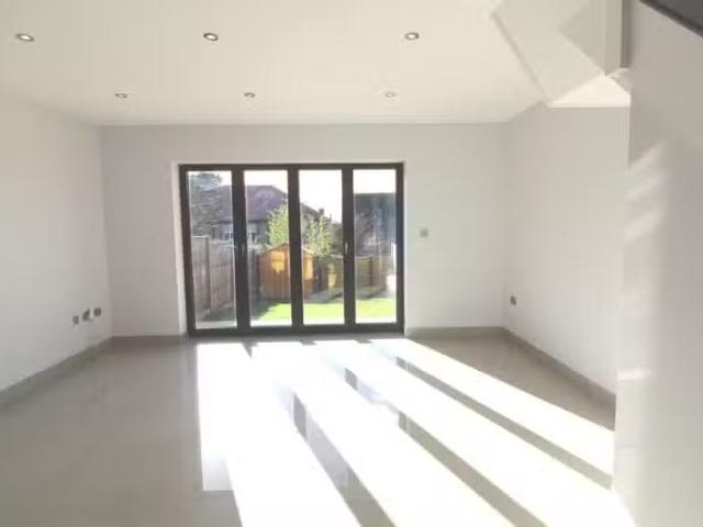 2 bedroom terraced house for rent in Sedum Mews, EN2