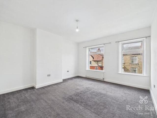 2 bedroom terraced house for rent in Senior Street, Huddersfield, West Yorkshire, HD5
