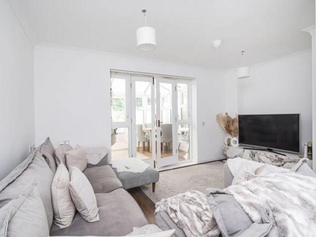 2 bedroom terraced house for rent in Shalbourne Square, Hackney, London, E9