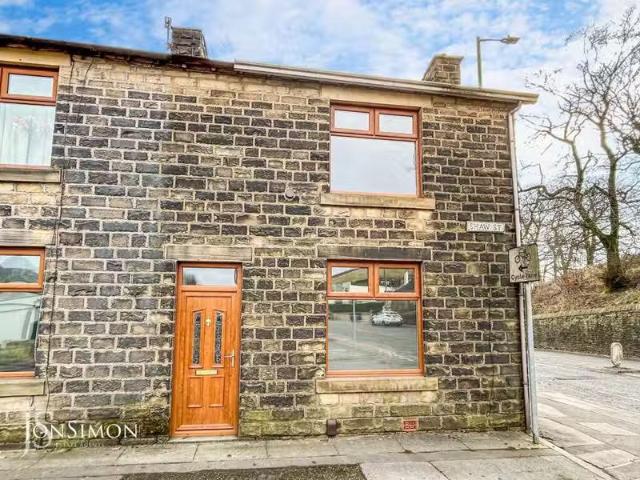 2 bedroom terraced house for rent in Shaw Street, Acre, Rossen.