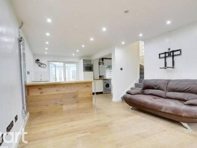 2 bedroom terraced house for rent in Shawbridge CM19