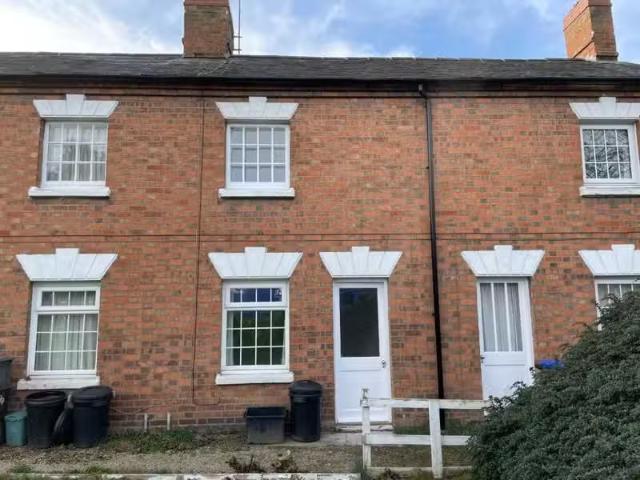 2 bedroom terraced house for rent in Shipston Road, Stratford.