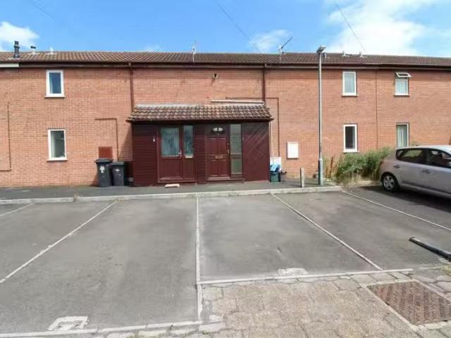 2 bedroom terraced house for rent in Sidmouth Gardens, Bedmins.