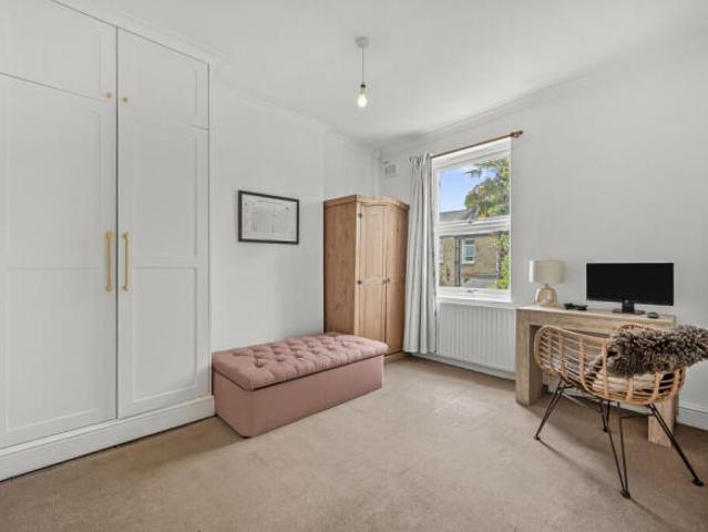 2 bedroom terraced house for rent in Silvester Road, London, SE22