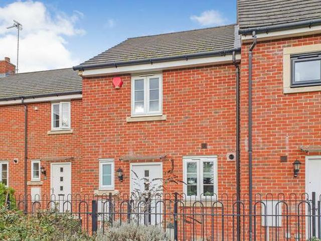 2 bedroom terraced house for rent in Sinclair Drive RG21