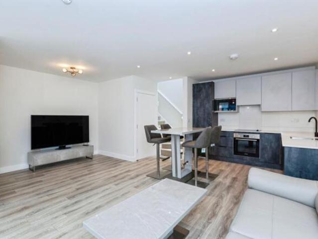 2 bedroom terraced house for rent in Slough, Berkshire, SL1