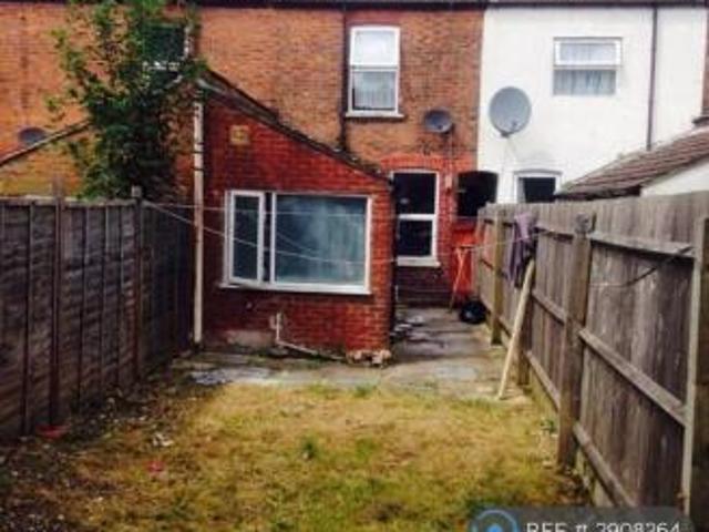 2 bedroom terraced house for rent in Spencer Road, Luton, LU3
