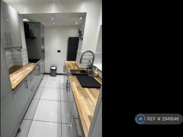 2 bedroom terraced house for rent in Spring Gardens, Salford, M6