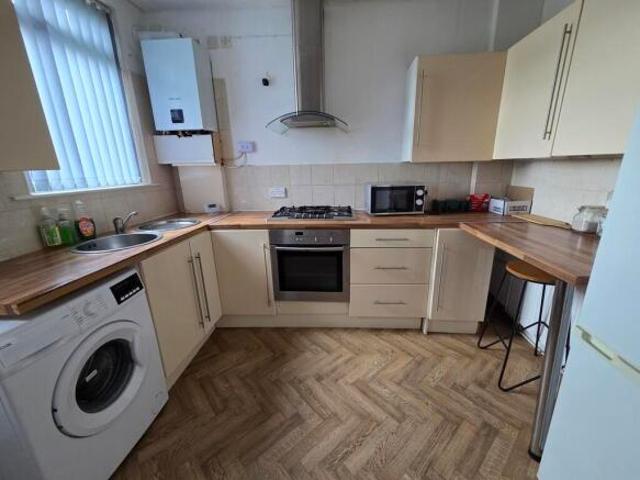 2 bedroom terraced house for rent in Springbank Road, Huddersfield, HD2