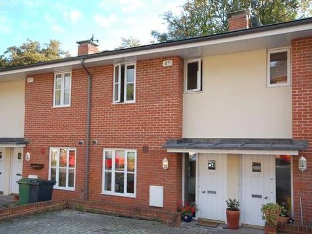 2 bedroom terraced house for rent in St Cross SO23