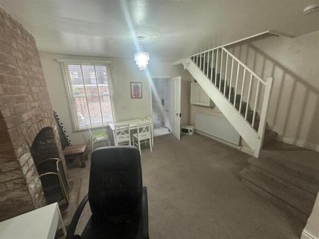 2 bedroom terraced house for rent in St Georges Road, CV31