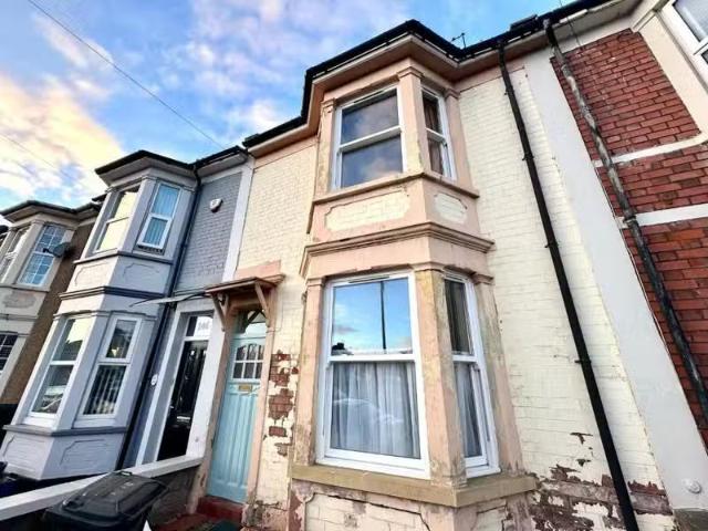2 bedroom terraced house for rent in St. Johns Lane, Bristol.