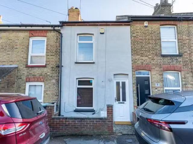 2 bedroom terraced house for rent in St. Margarets Road, North.