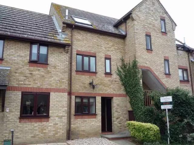 2 bedroom terraced house for rent in St Martins Walk, ELY, Cam.