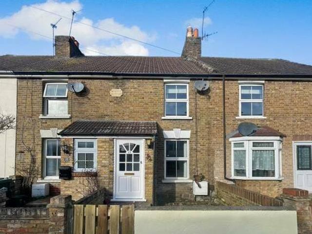 2 bedroom terraced house for rent in Staines TW18