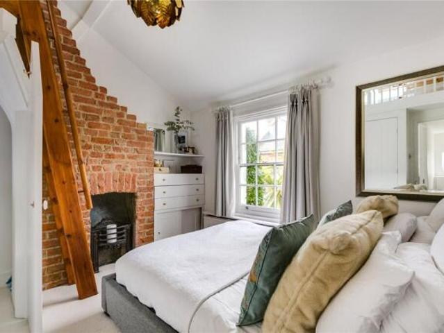 2 bedroom terraced house for rent in Stanley Road, East Sheen, SW14