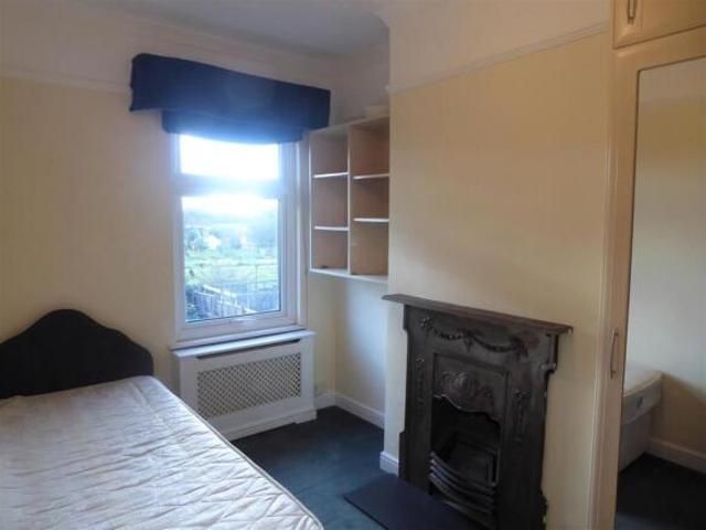 2 bedroom terraced house for rent in Stanley Road, Hounslow, TW3