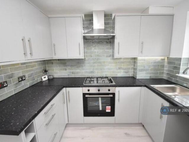 2 bedroom terraced house for rent in Stapleford Close, London, E4