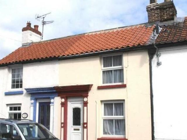 2 bedroom terraced house for rent in Station Road Nafferton YO25