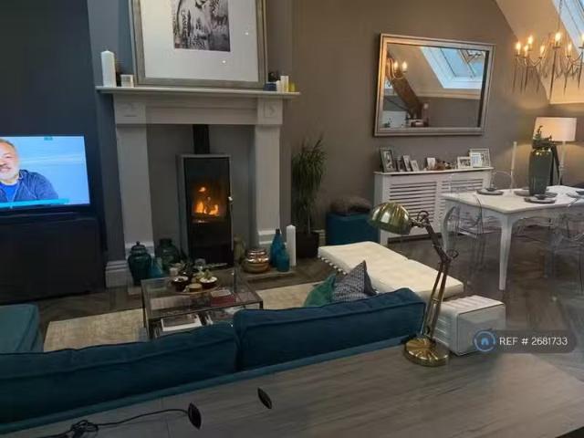 2 bedroom terraced house for rent in Station Road, Harborne. B.