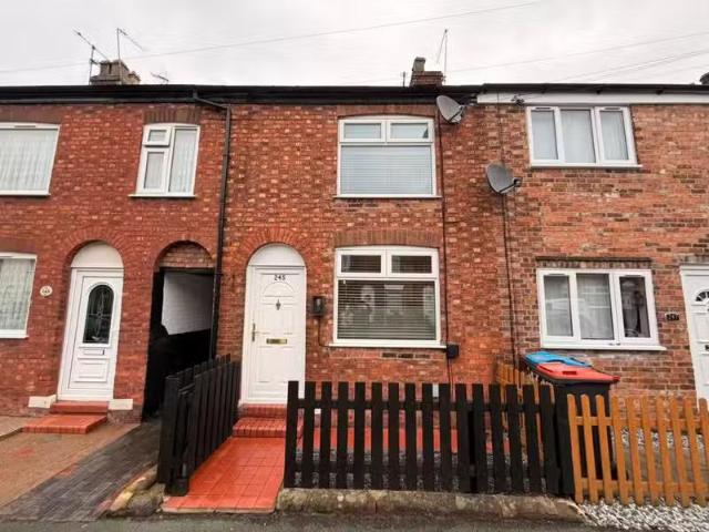 2 bedroom terraced house for rent in Station Road, Winsford, CW7