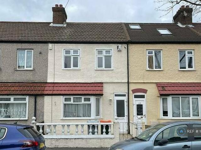 2 bedroom terraced house for rent in Stokes Road London E6