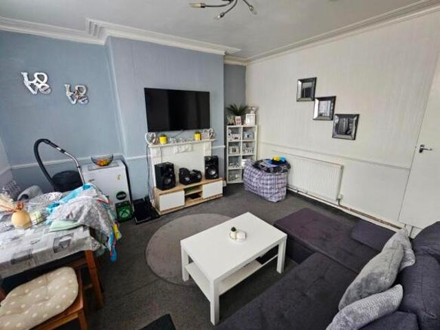 2 bedroom terraced house for rent in Strathmore Terrace, Leeds, LS9