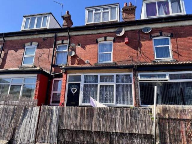 2 bedroom terraced house for rent in Strathmore View, Leeds, LS9