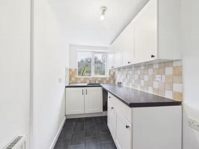 2 bedroom terraced house for rent in Stroud Road, Gloucester.