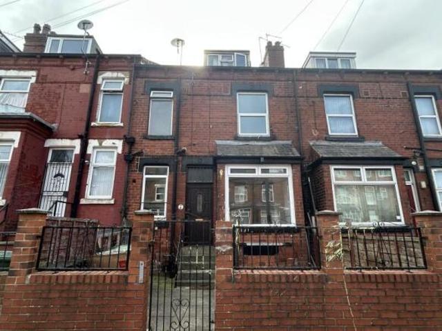 2 bedroom terraced house for rent in Sutherland Mount, Harehills, LS9