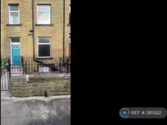 2 bedroom terraced house for rent in Summer Street, Halifax, HX1