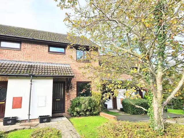 2 bedroom terraced house for rent in Summertrees Court, Ashley.