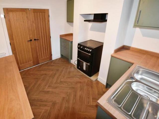 2 bedroom terraced house for rent in Sunningdale Road, Huddersfield, HD4