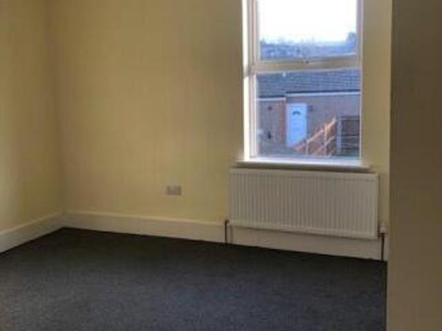 2 bedroom terraced house for rent in Surrey Street, Luton, LU1